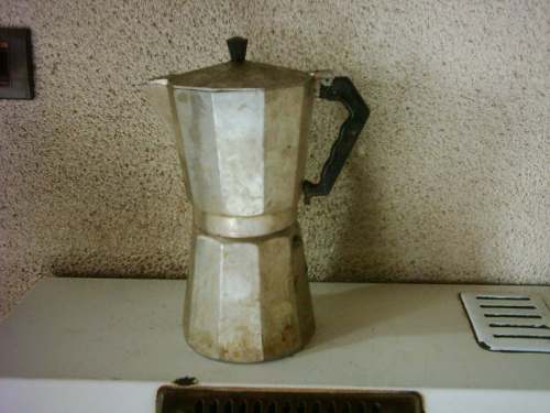 Las Peroratas de Wolffo: El extraño caso de la ardiente cafetera