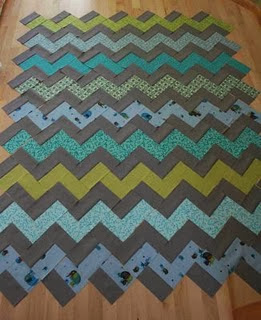 crazy mom quilts: how to make a zig zag quilt (without piecing triangles!)