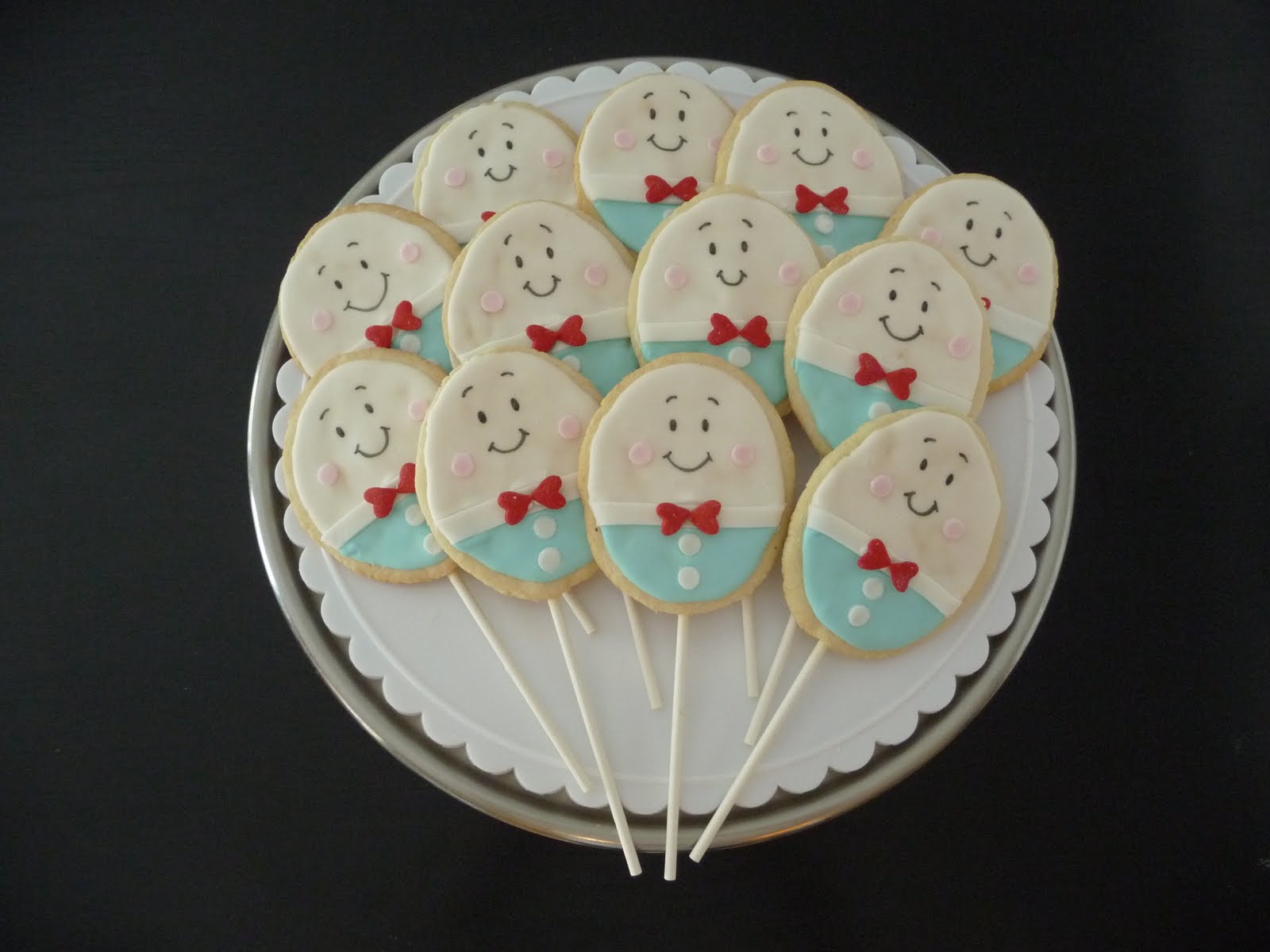 CLASSIC CAKES: Humpty Dumpty & Assorted Iced Cookies