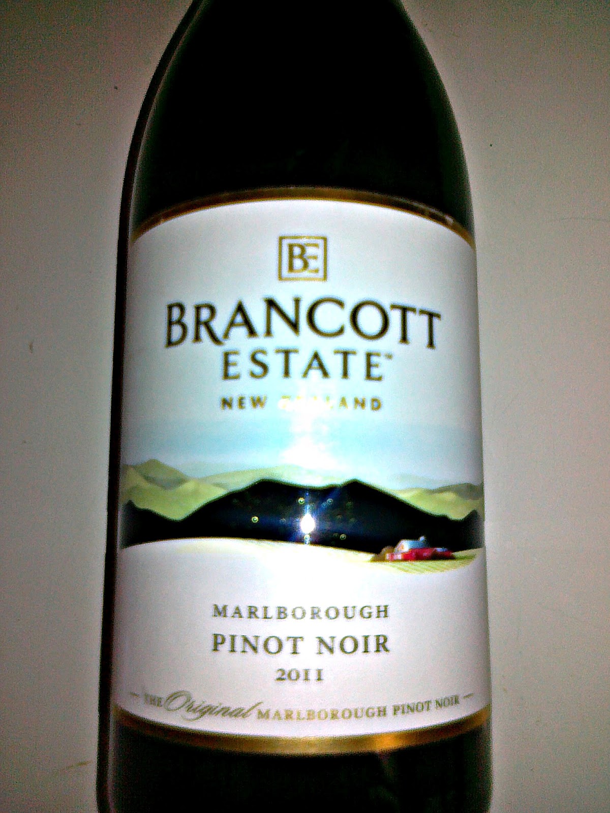 Wine'o'rific - cheap supermarket wine reviews: £6 Tesco Bancroft Pino Noir