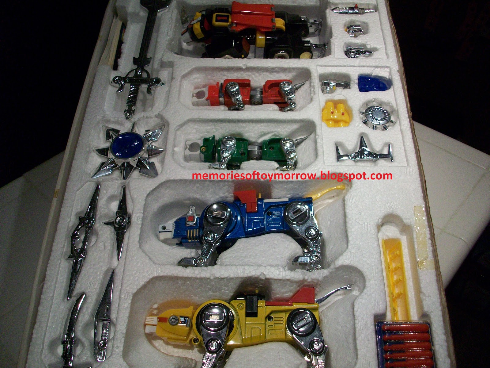 Memories of Toymorrow: Is it Voltron or is it Lionbot...who cares, its ...