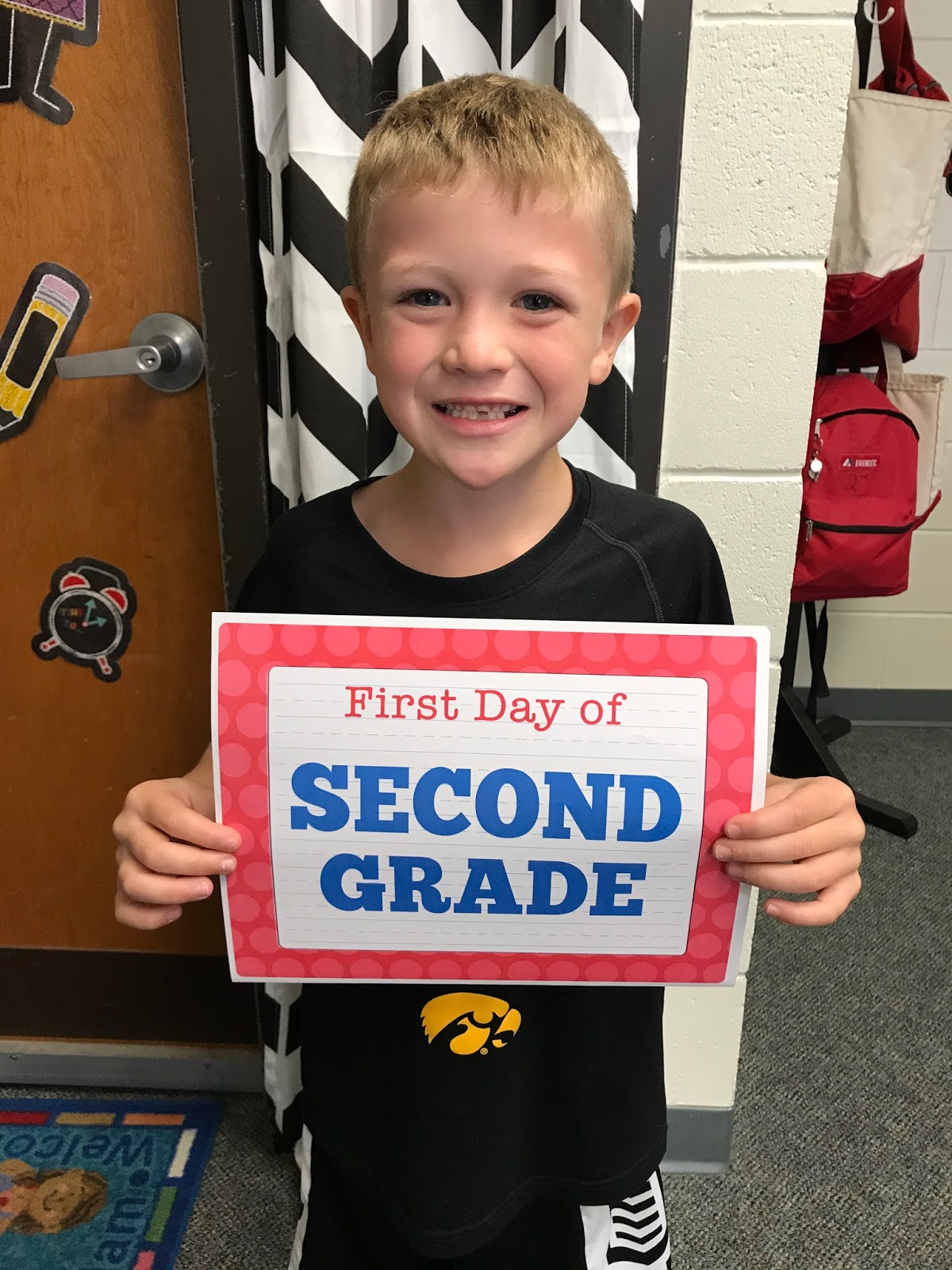 Mrs. Bell's 2nd Grade Blog: Seventeen Second Graders and counting...