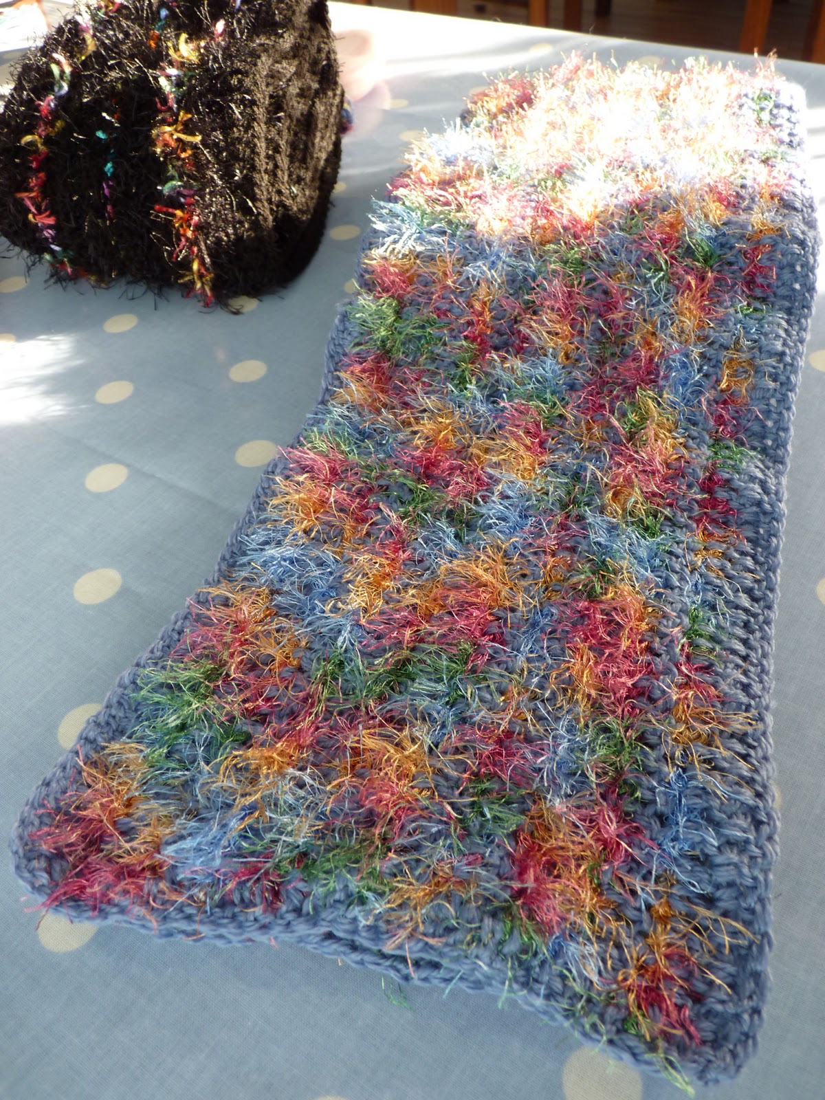 The Adventures of the Gingerbread Lady: Tutorial: Fun Fun-Fur Scarves