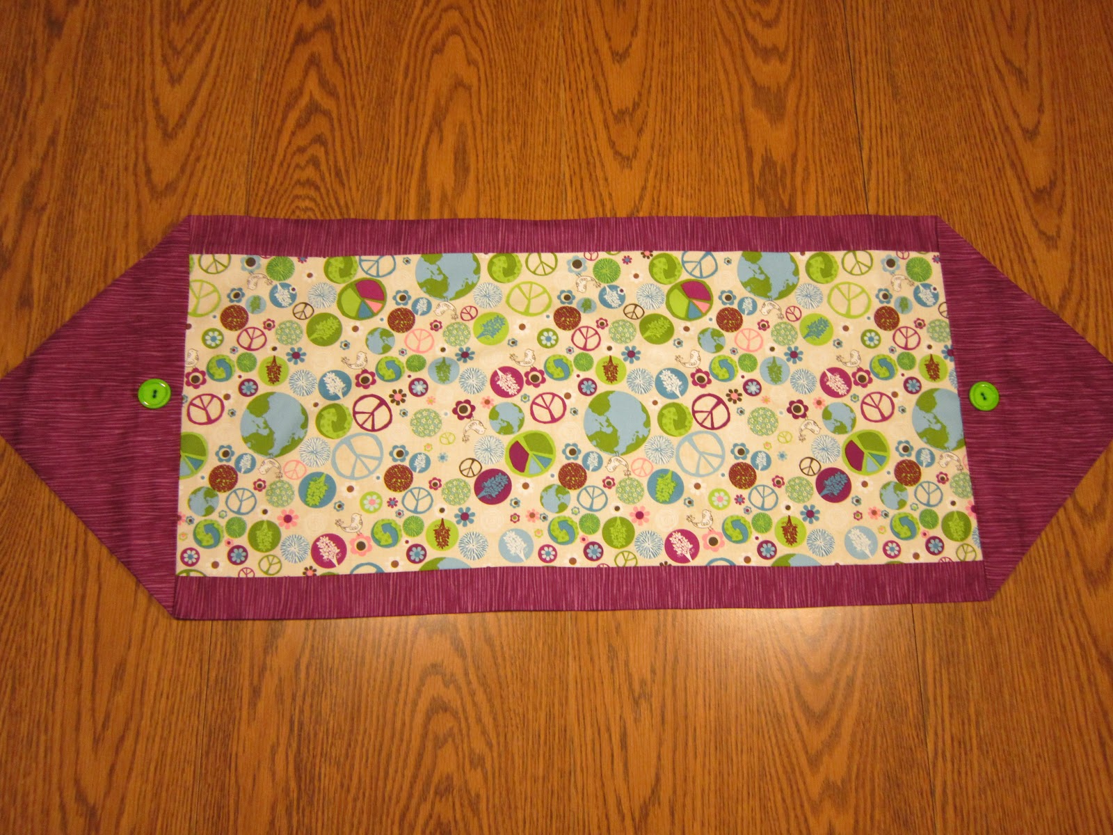 Live Laugh & Love Lindgren Style: The 15 minute table runner