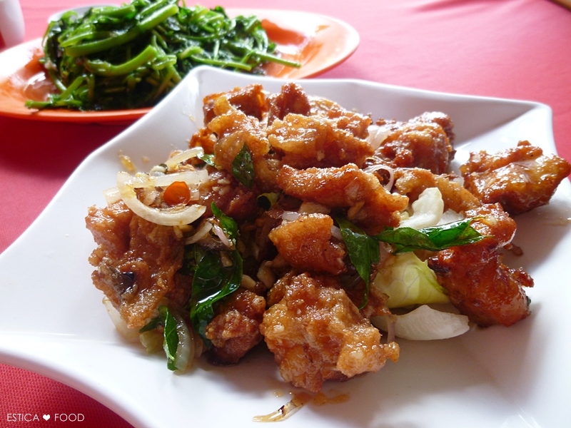 Estica: KAMPUNG BUKIT TINGGI . RESTORAN MAKANAN LAUT LOONG SING 純樸荷葉籠蒸豆腐