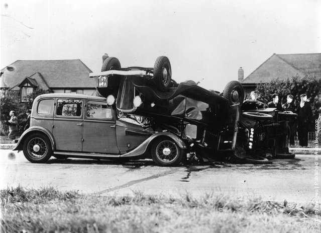 Old Pictures of Car Accidents in London ~ Vintage Everyday