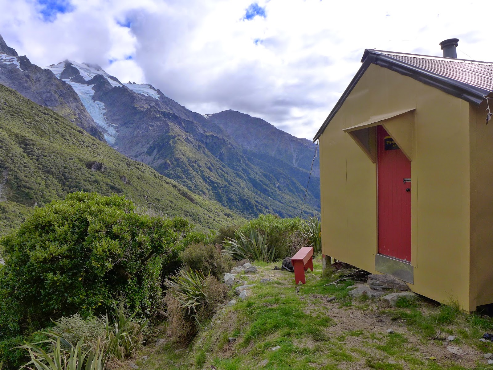 Wazza's Wanderers : Whymper Hut, Whataroa Valley.
