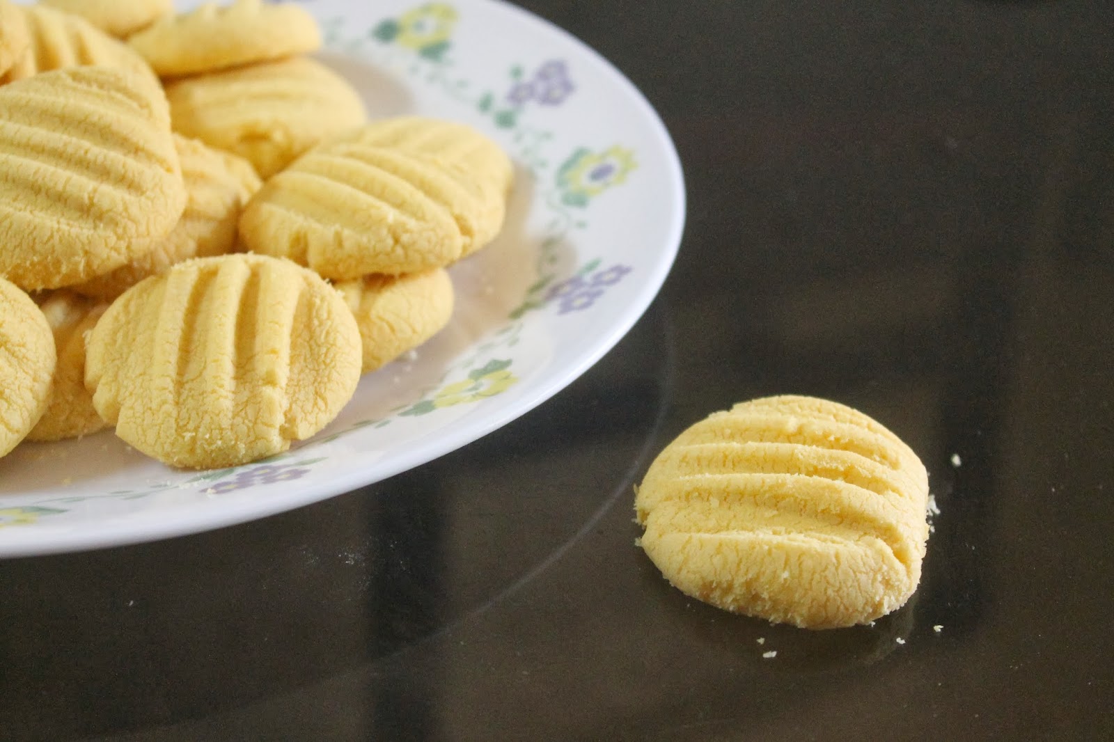 Femi's Kitchen: CUSTARD COOKIES