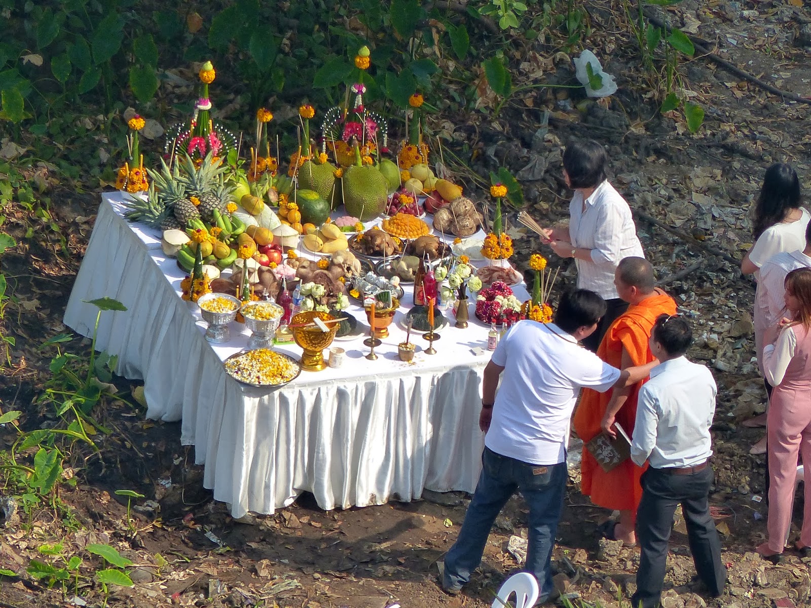 DoeWelEnZieNietOm +++: The Tree Ceremony