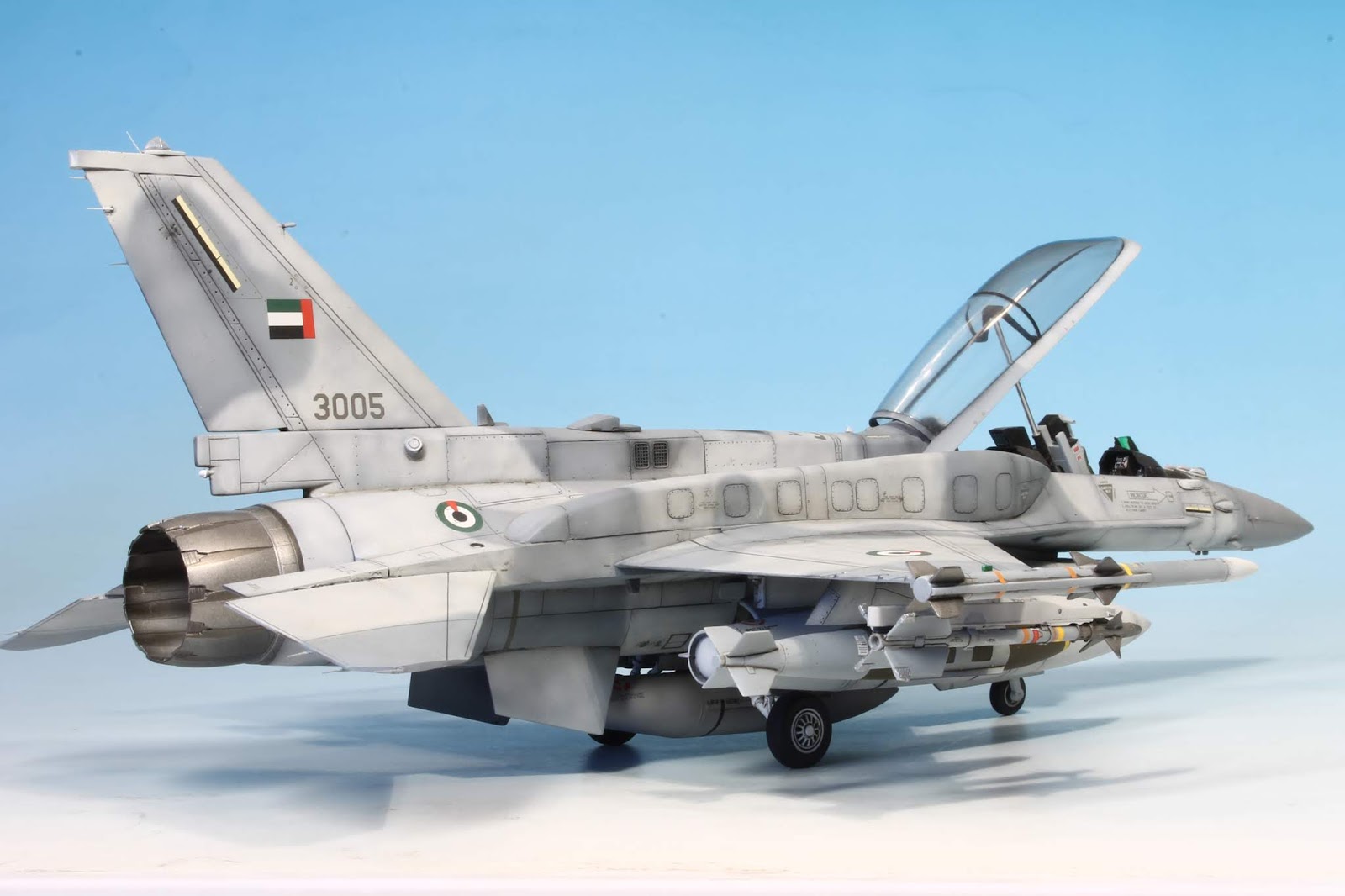 Istvan Michalko's scale models: Lockheed Martin F-16F Block 60 Desert ...