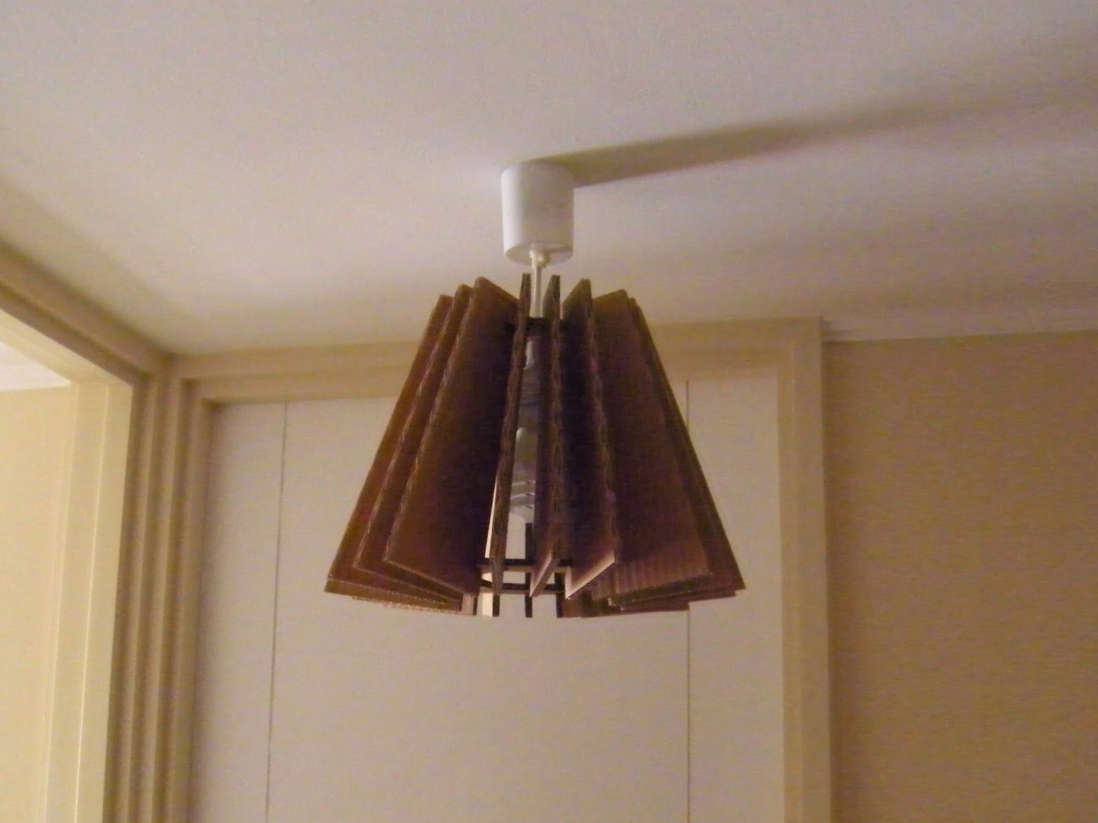 Quilts and Boxes: DIY cardboard lamp shade