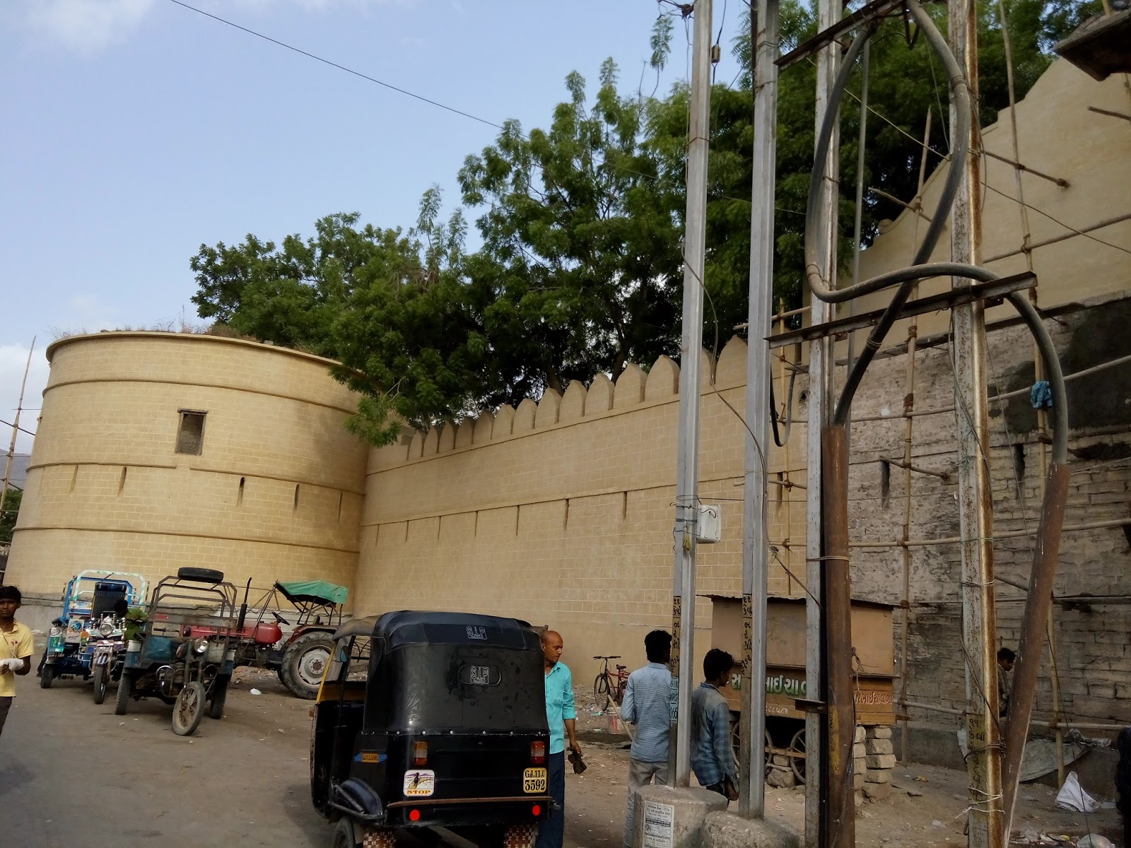 Majevadi Gate in Junagadh in Gujarat | The journey of a thousand miles ...