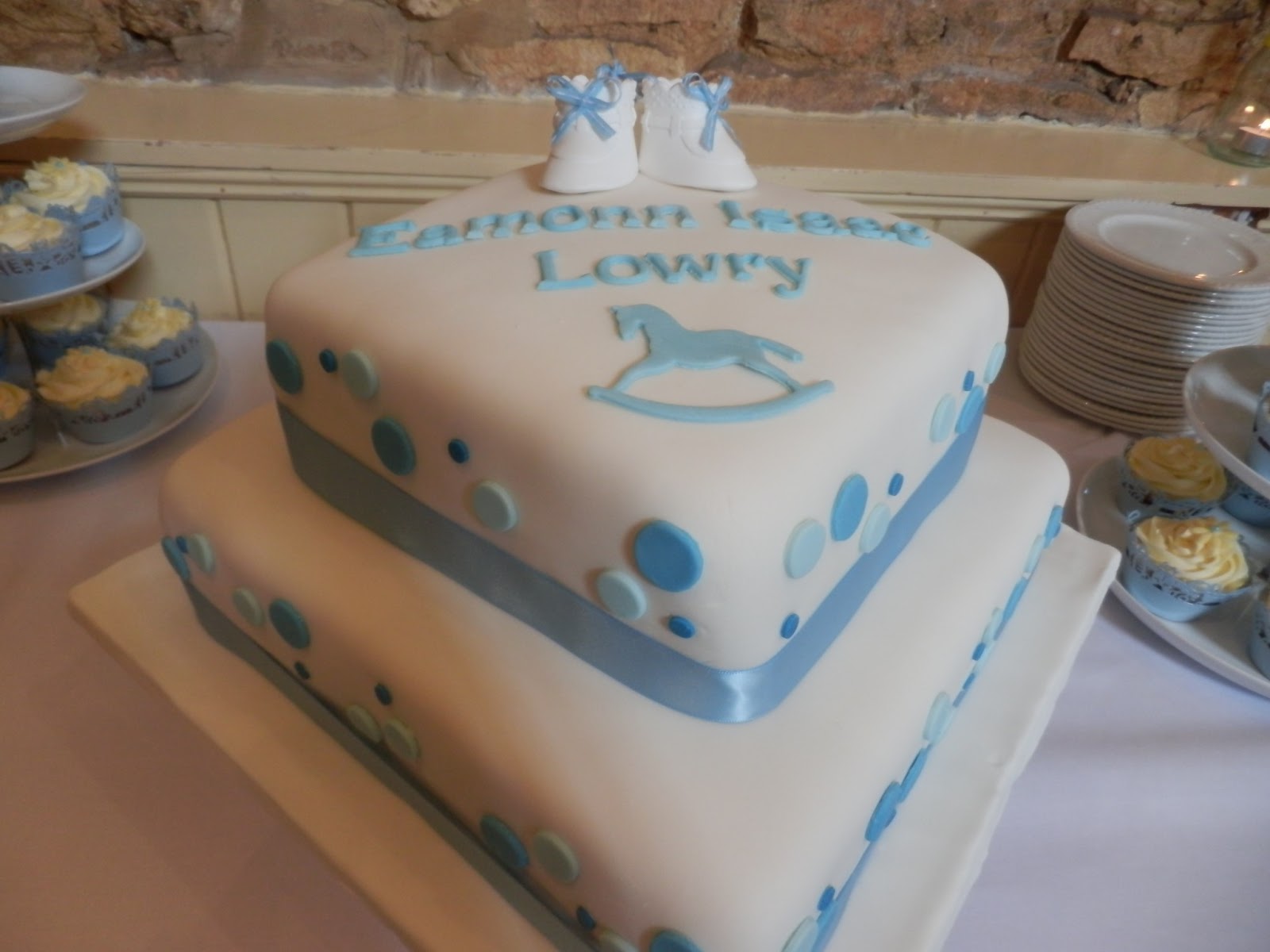 Nelie's Decadent Cakes: Eamonn, ons eerste kleinkind se doopkoek