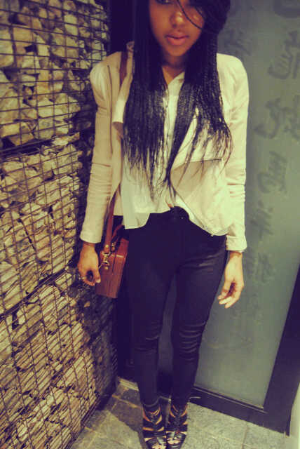 Afriqué™: Ubani Lo - A Tribe Called Qhawe.