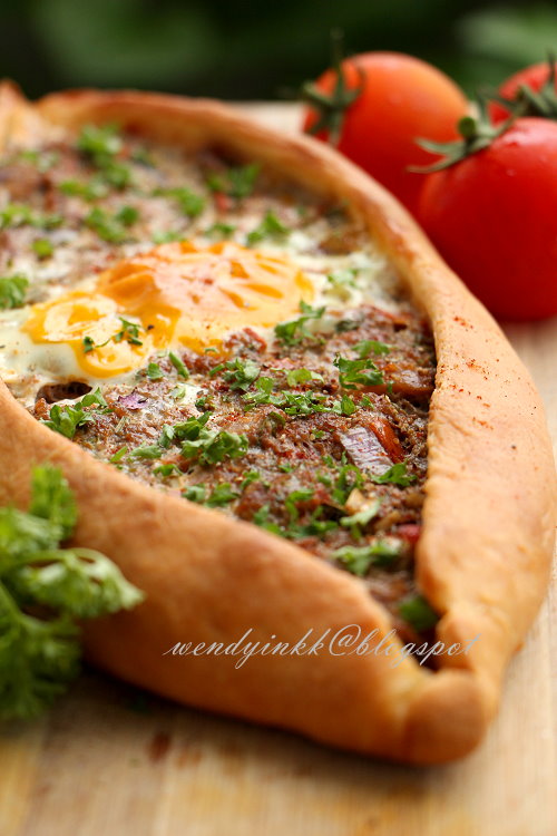 Table for 2.... or more: Kiymale Pide @ Turkish Minced Meat Pita