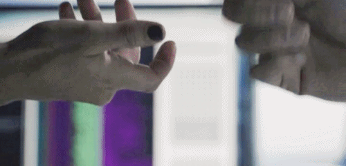 ARROW - "Stavo mordicchiando una penna..." Recensione "What we leave ...