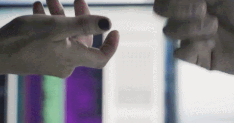 ARROW - "Stavo mordicchiando una penna..." Recensione "What we leave ...