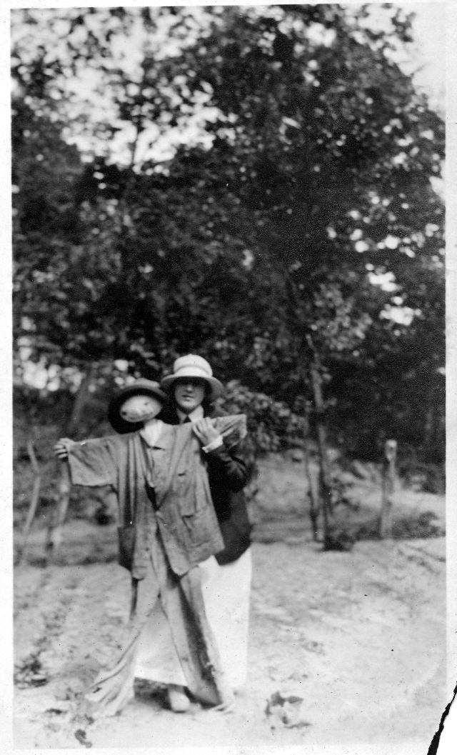 44 Cool Snaps That Capture Lovely Moments of People in the Past ...