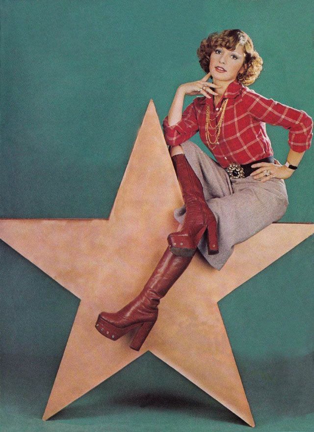 40 Fascinating Photographs of Googoosh, One of Iran's Biggest Pop Stars ...