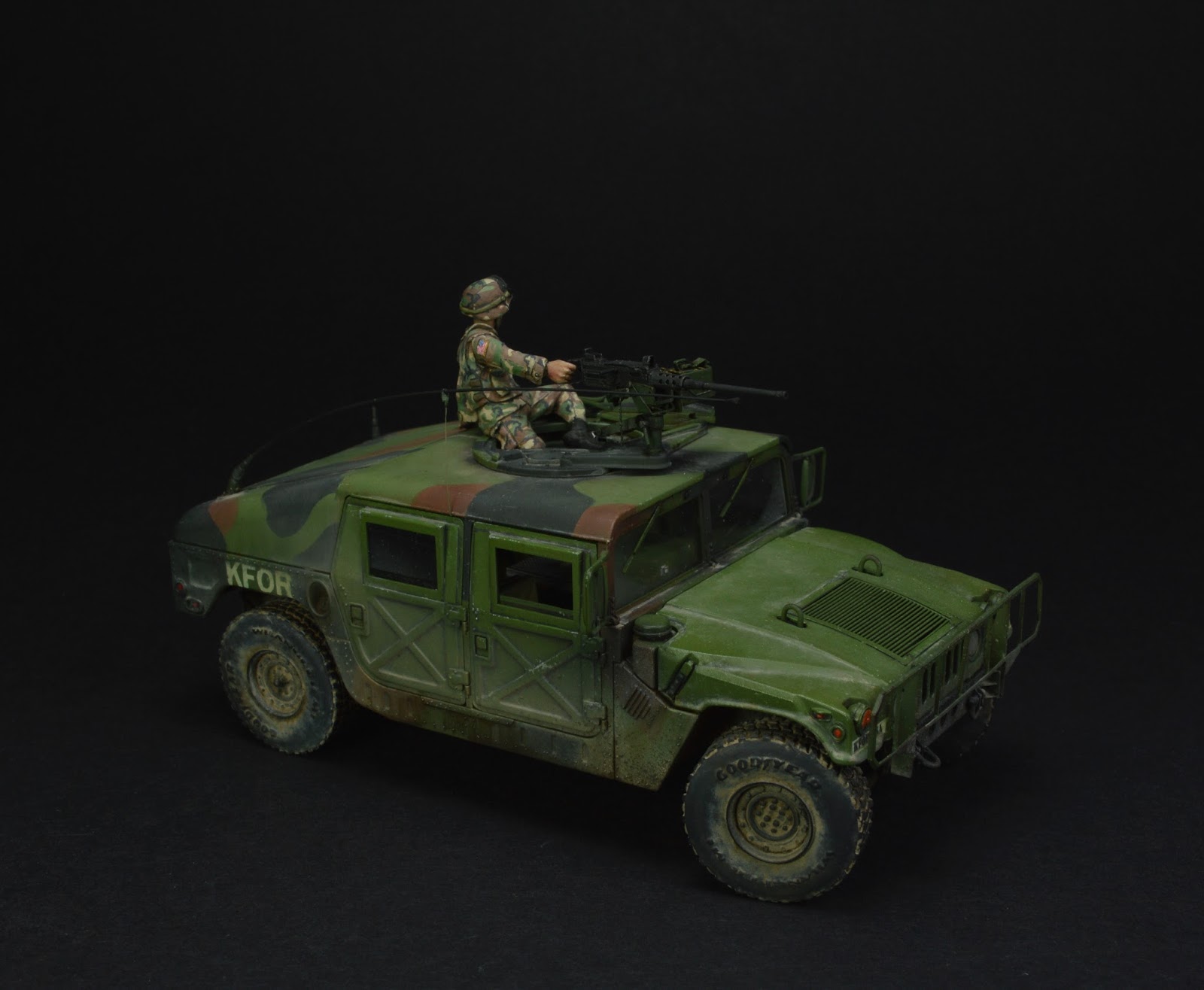 Scale modeling addict: KFOR US army Humvee, 1999