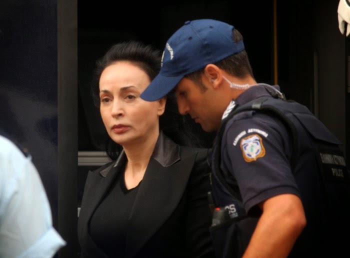 ΦΩΤΟ: ΠΡΗΣΜΕΝΗ ΚΑΙ... ΚΛΑΙΟΥΣΑ Η ΒΙΚΥ ΣΤΑΜΑΤΗ ΣΗΜΕΡΑ ΣΤΟ ΔΙΚΑΣΤΗΡΙΟ. Η ...