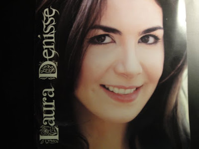 somos el espectador: LAURA DENISSE LLEGA COMO TREN AL MUNDO DE LA MUSICA