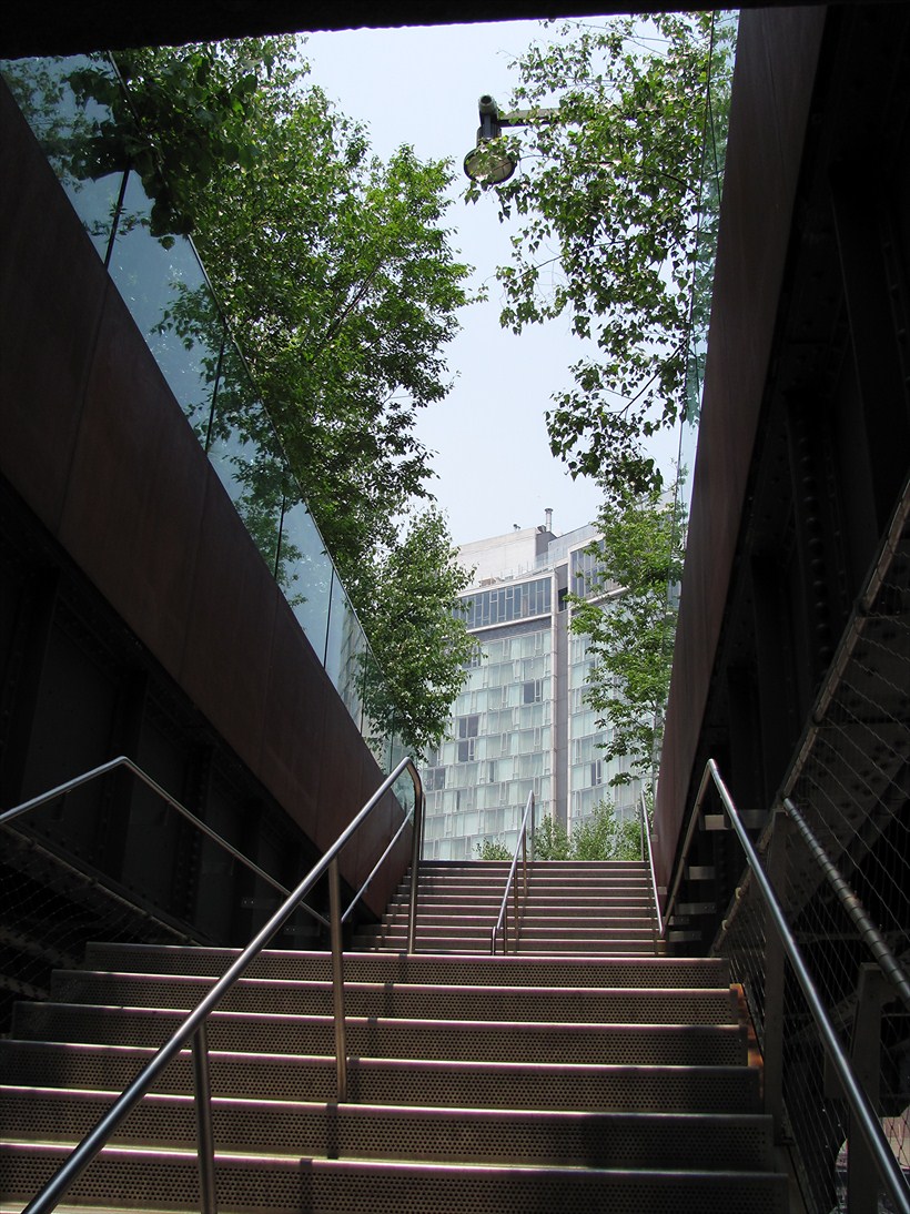 View from Federal Twist: High Line: Urban Theater in the Garden