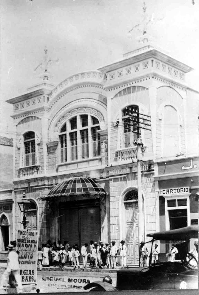 Fortaleza em Fotos e Fatos: O Dia em que o Cine Moderno Fechou