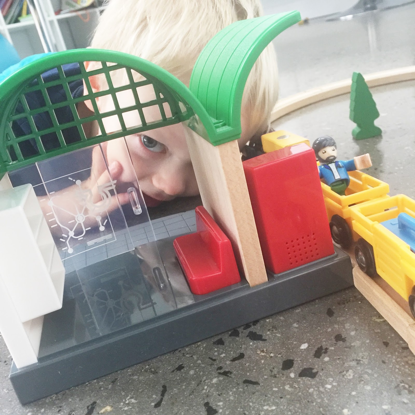 PRODUCT REVIEW: BRIO TRAIN STATION 33745 FROM CHILDSMART | The Beauty ...
