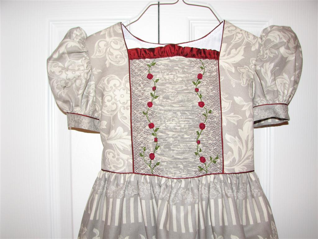 La Sewista!: The "Butterfly Back" Dress is complete!