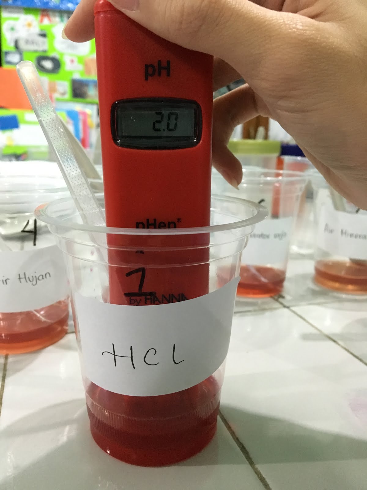 CHEMISTRY LIVES EVERYWHERE: Praktikum Mengukur Trayek PH dan Uji ...
