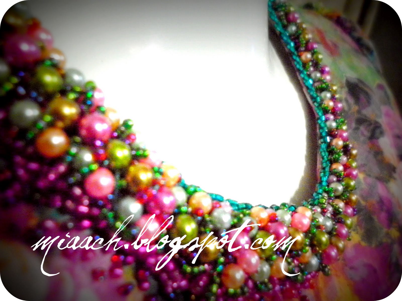 Qagum: Colourful Crumble