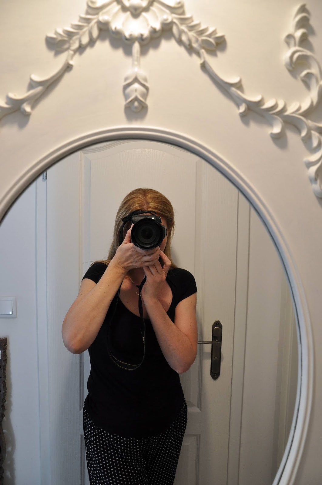 Kapryśne inspiracje: Lustro farba Amazona kolor Duifgrijs.