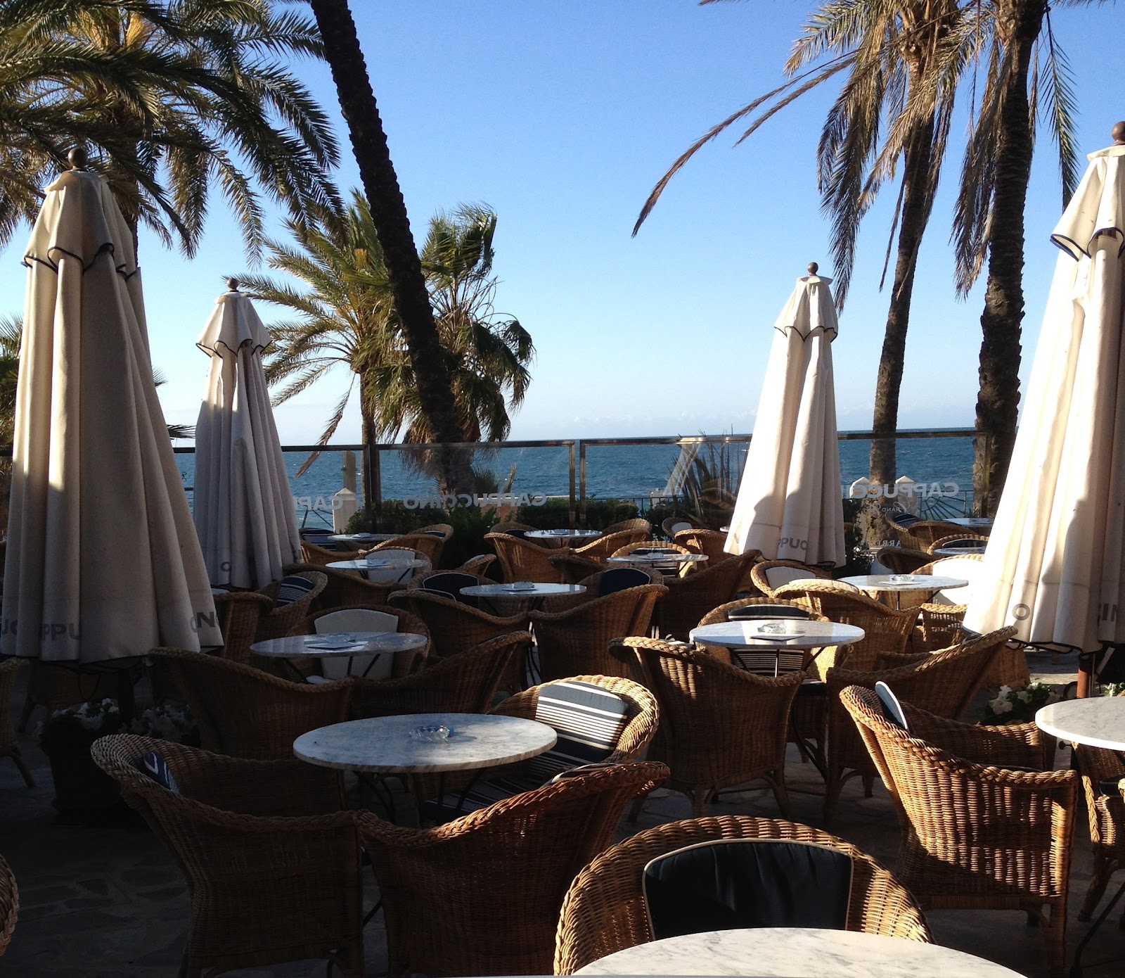 Nubes en el cielo: Capuccino Gran Café Marbella