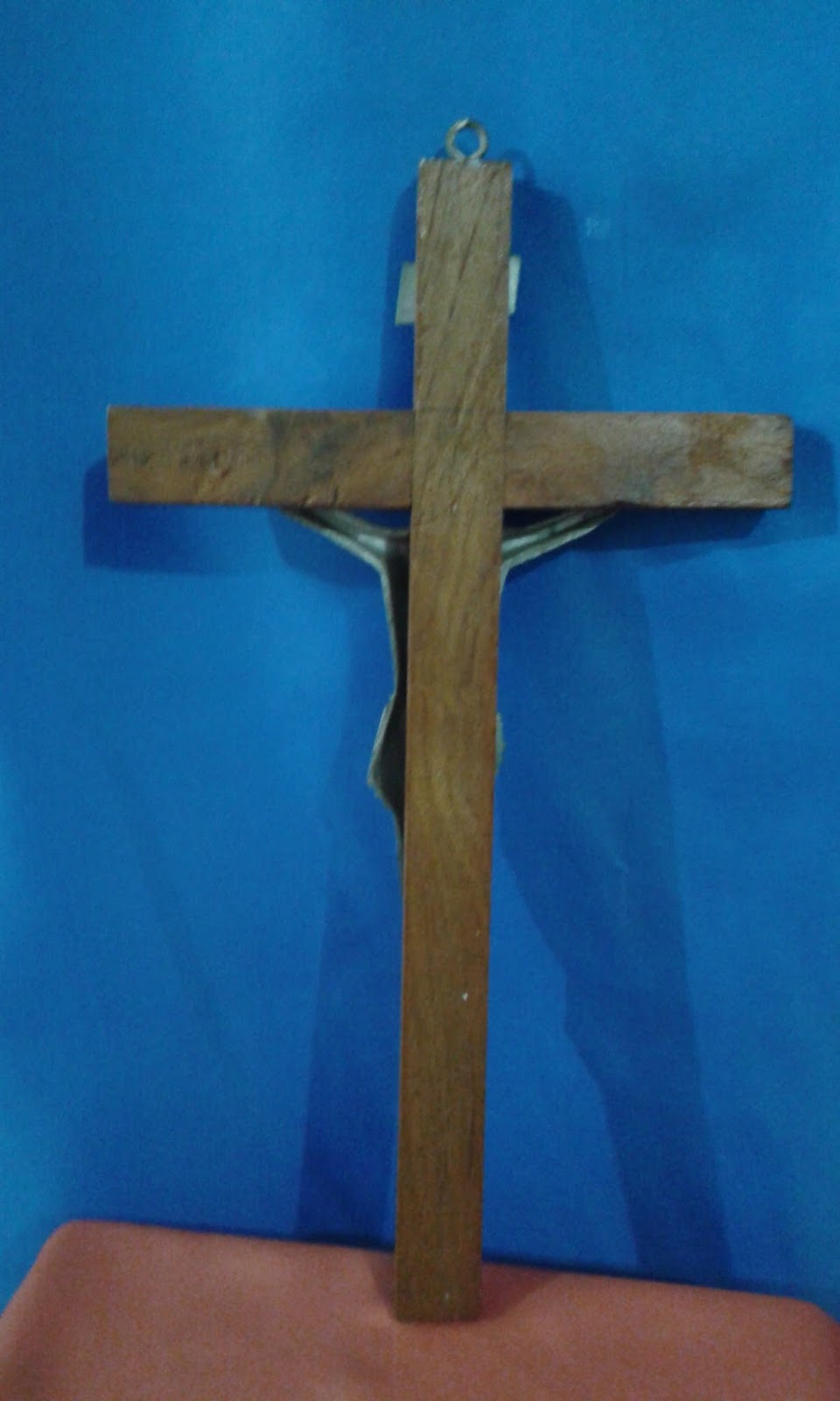 Benda Rohaniku: Salib Dinding