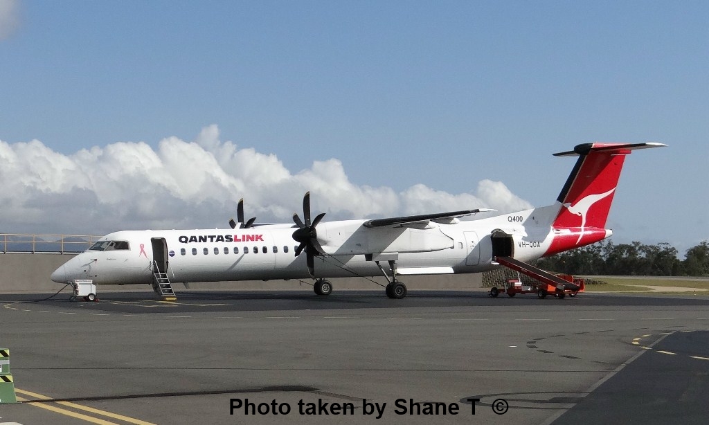 Central Queensland Plane Spotting: Newly Repainted QantasLink Dash-8 ...