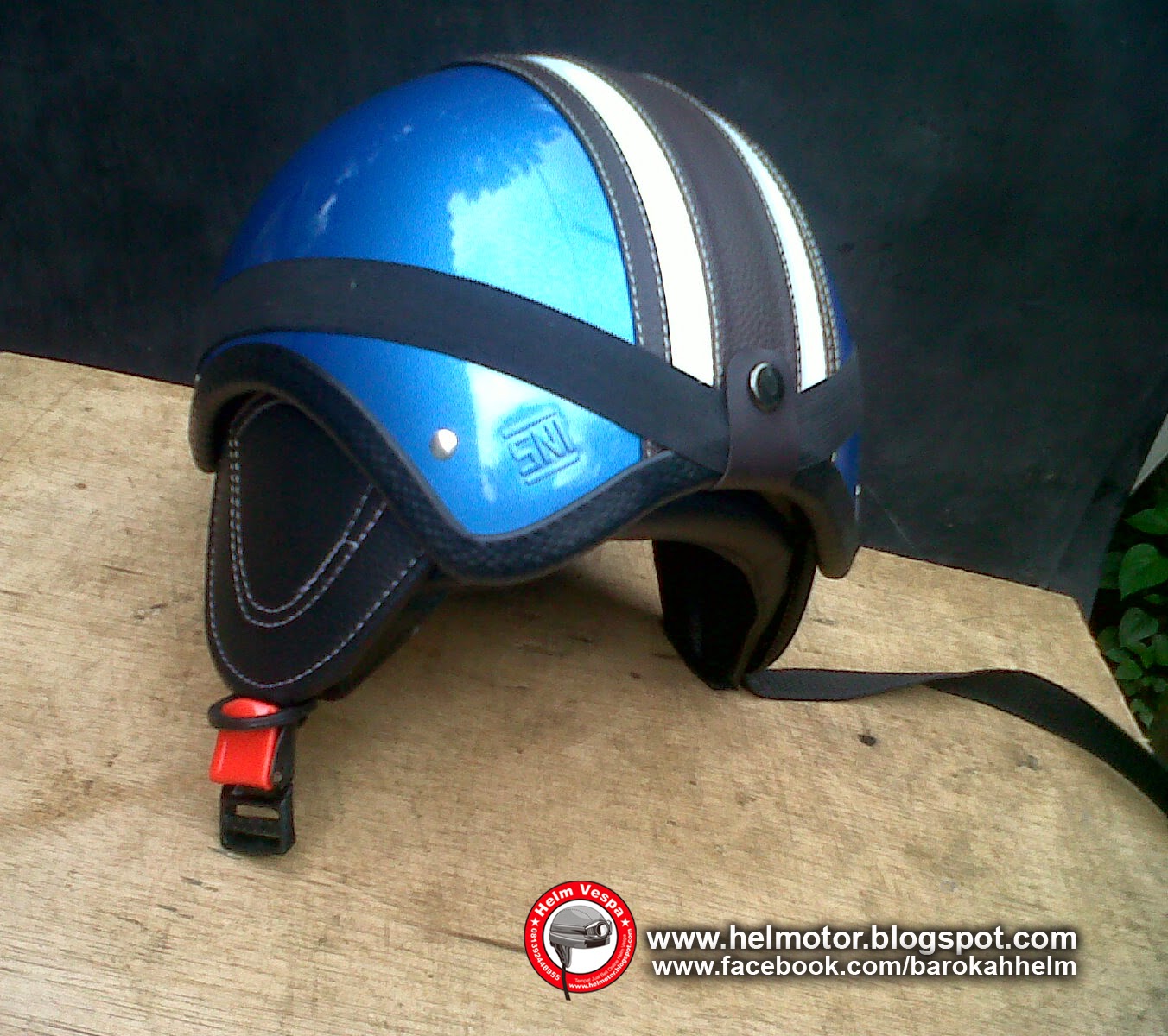 Helm 75 Biru Line BW ~ Helm Vespa