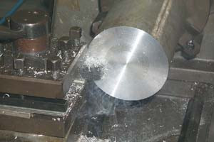 MASIH BELAJAR.........: MEMPERGUNAKAN MESIN BUBUT