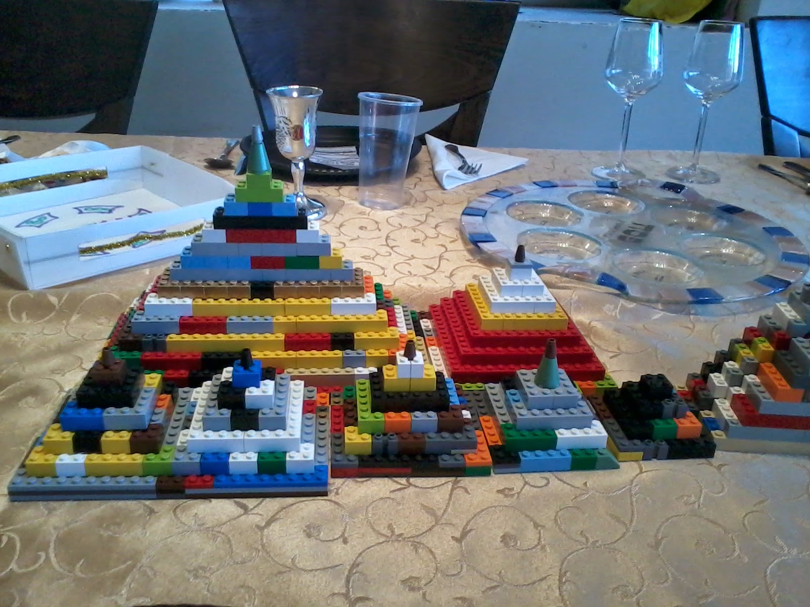 חיפה חוף הים: The Pharaoh's Lego Pyramid