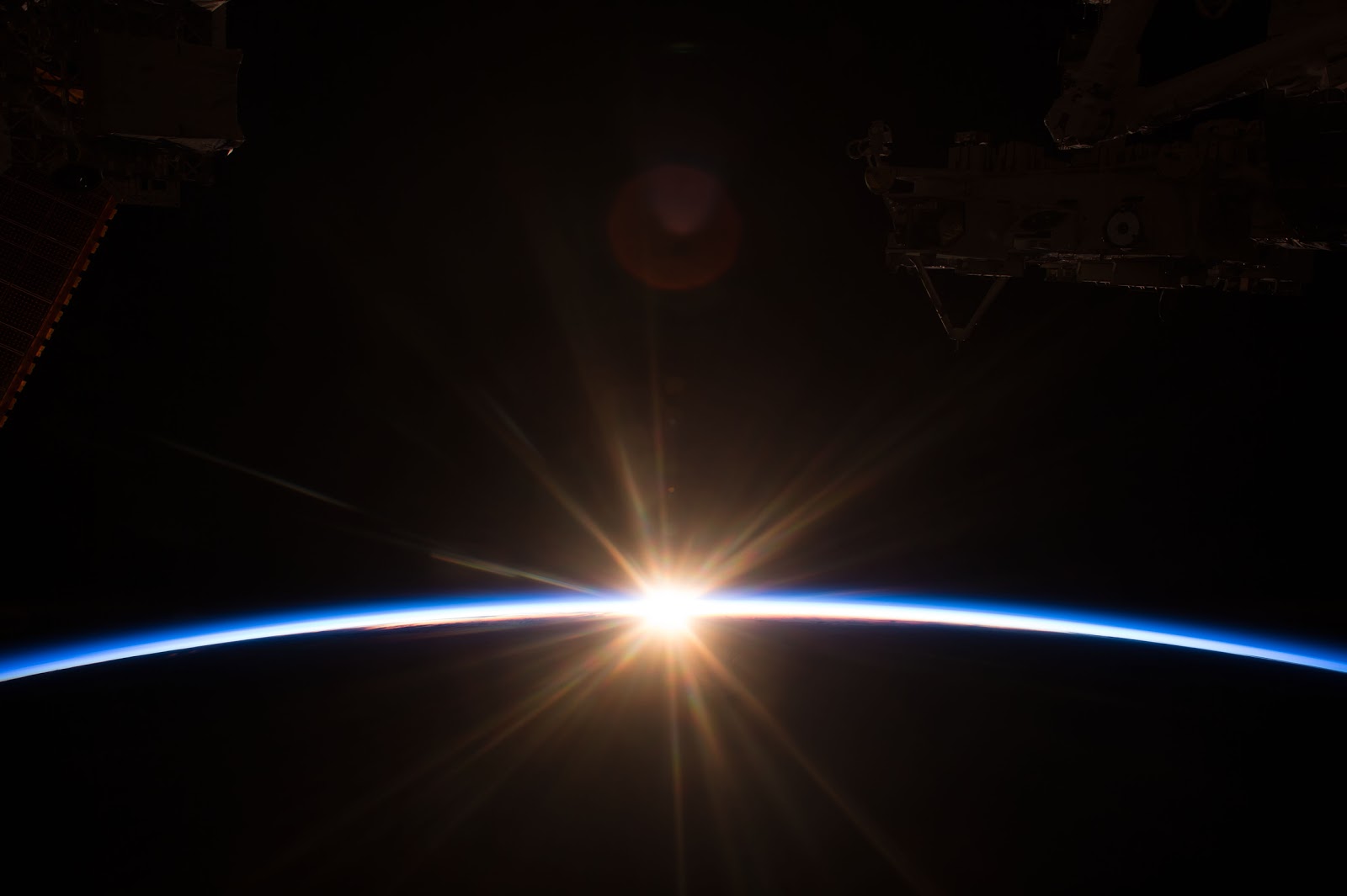Sunrise seen from the International Space Station | Earth Blog