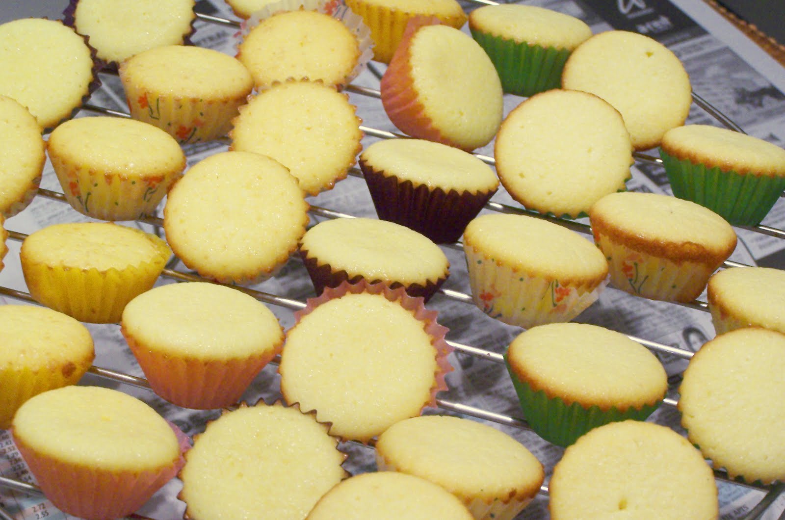 Chomp, Chomp, Gulp!: Mini Cupcakes with Lemon-Cream cheese frosting