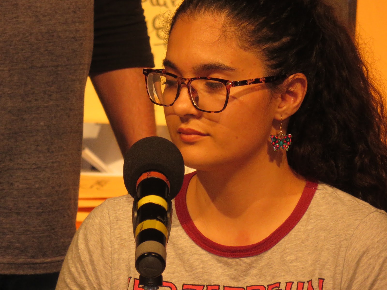 somos el espectador: ALONDRA HIDALGO ANDA AL RELOJ