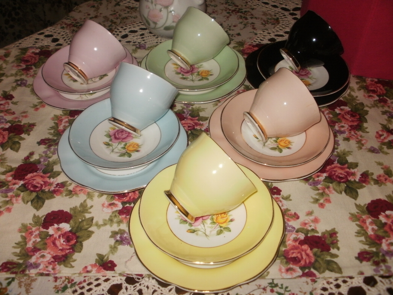 JOMJENGOKJAP: IMPERIAL BONE CHINA 22KT. GOLD TEA SET(SOLD)