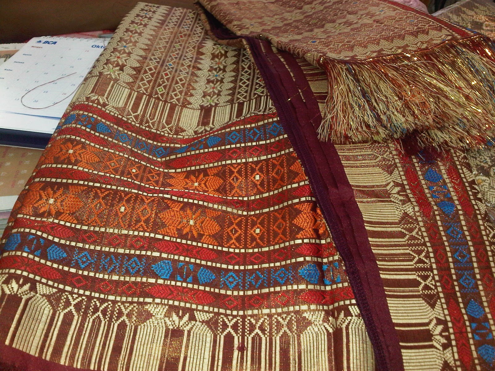 18+ Rok Tenun Thailand, Style Model