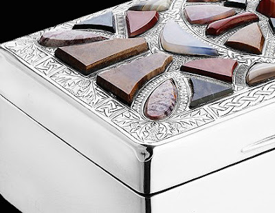 Something Interesting: iphone 4S Elite Gold 'The worlds most expensive ...