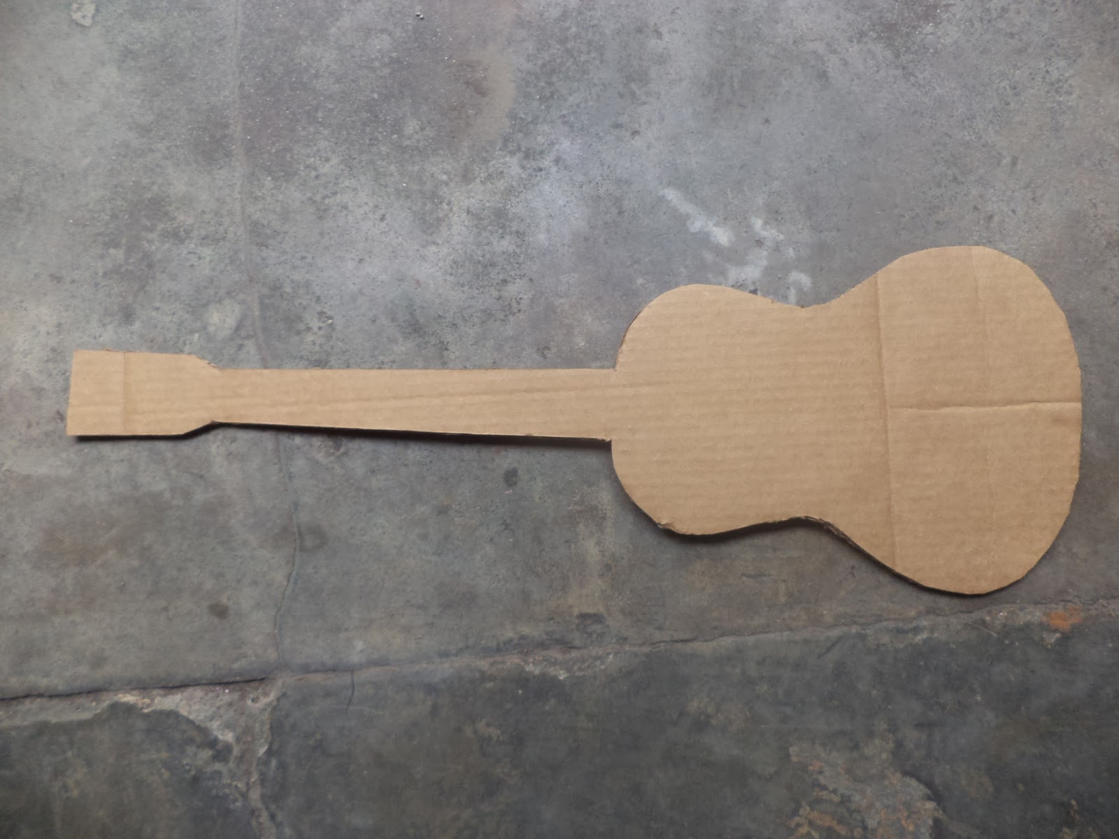 Educación Musical en Venezuela: Como hacer un Cuatro de carton.