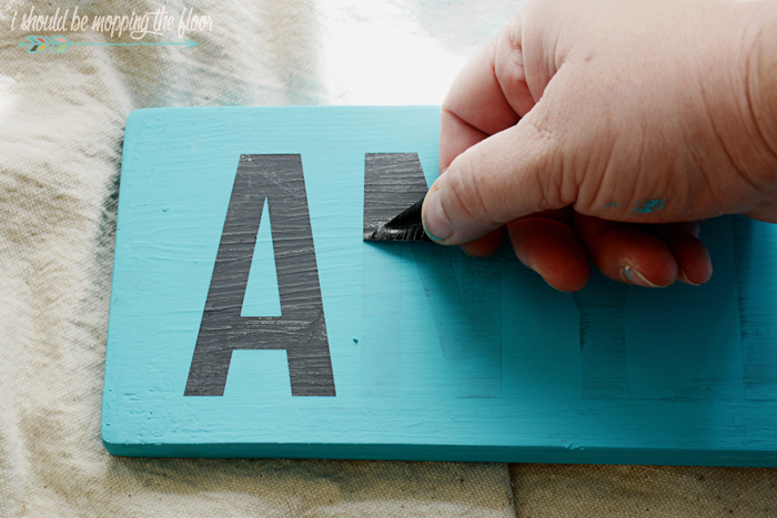 DIY Weathered Chalk Paint Sign | i should be mopping the floor
