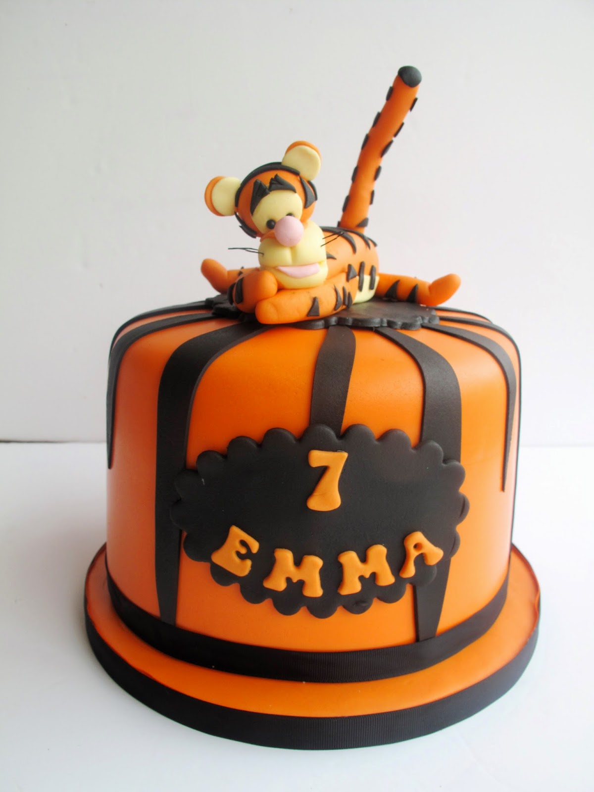 Candy Cupcake: Tigger Themed Birthday Cake