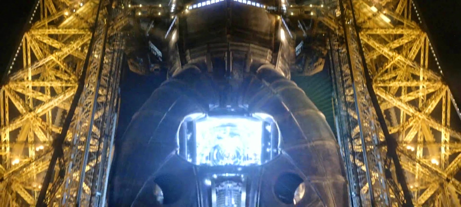 TOMORROWLAND Big Game Special Look Shot-by-Shot Analysis ~ Tomorrowland ...