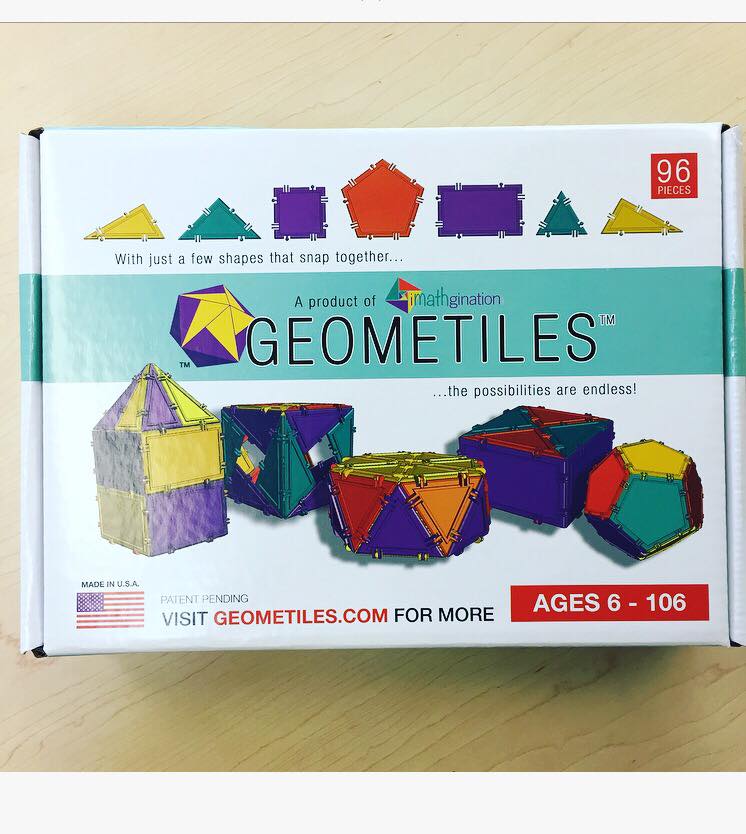 Trois filles et l'enseignement autrement: Le matériel de manipulation Geometiles